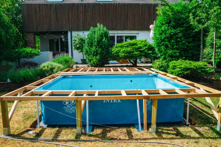 Aufstellpool verkleiden - DIY Poolumrandung so geht's!